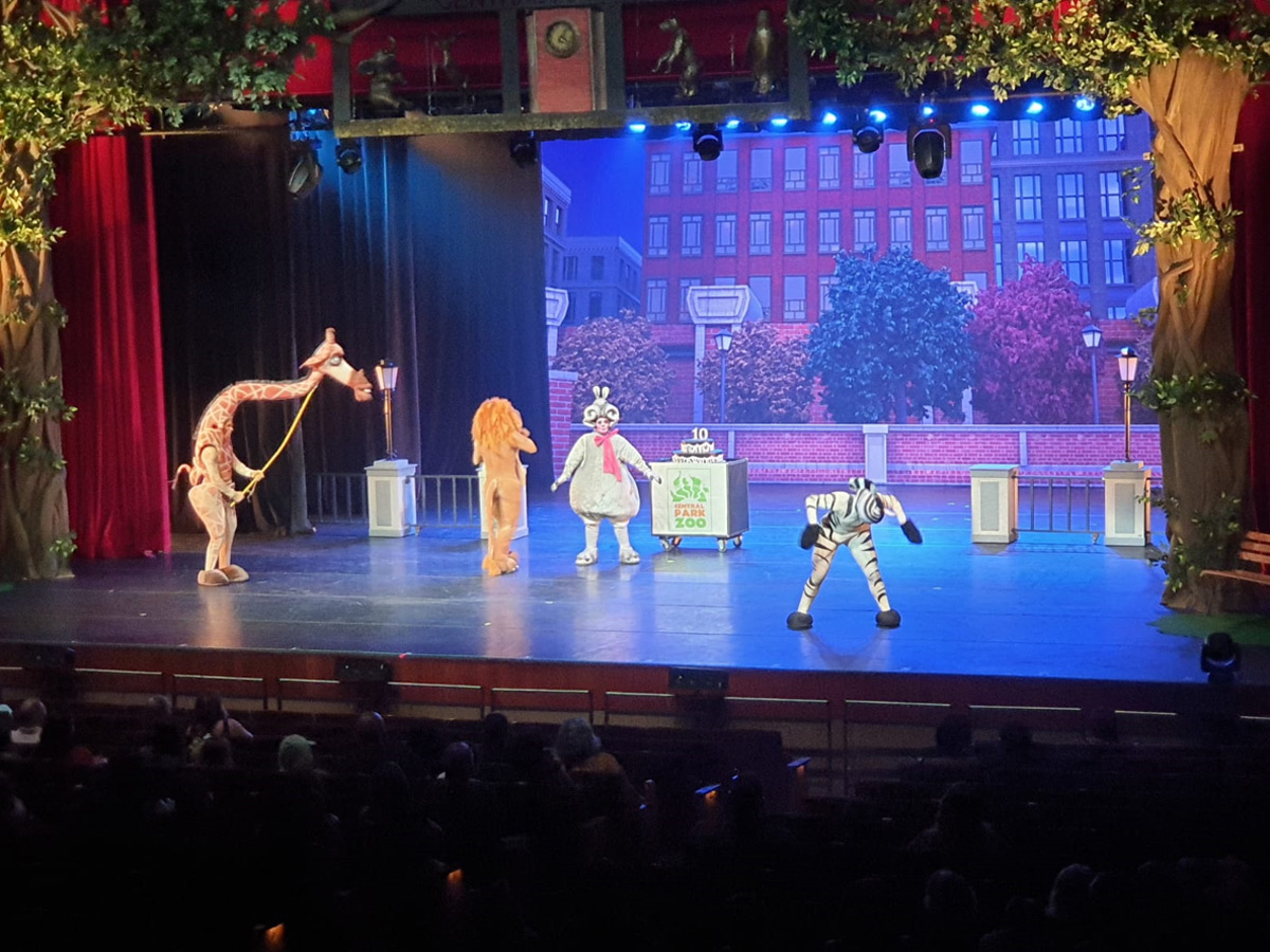 Musical Madagascar no Teatro Village Mall – Instituto Anjinho Feliz